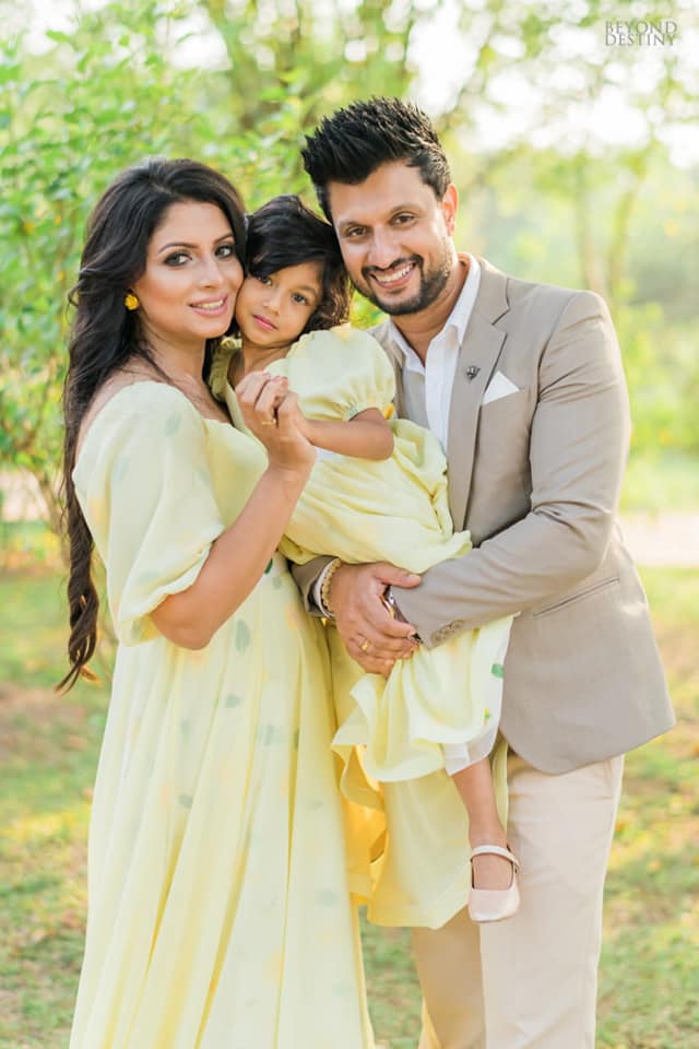 රංගන ශිල්පිනී ඉෂාරා සඳමිණිගේ පුංචි කැදැල්ලේ අලුත්ම ඡායාරූප එකතුව ...