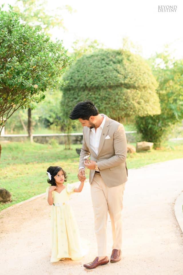 රංගන ශිල්පිනී ඉෂාරා සඳමිණිගේ පුංචි කැදැල්ලේ අලුත්ම ඡායාරූප එකතුව ...