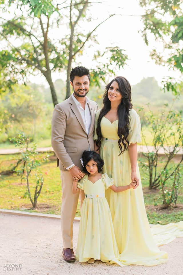 රංගන ශිල්පිනී ඉෂාරා සඳමිණිගේ පුංචි කැදැල්ලේ අලුත්ම ඡායාරූප එකතුව ...