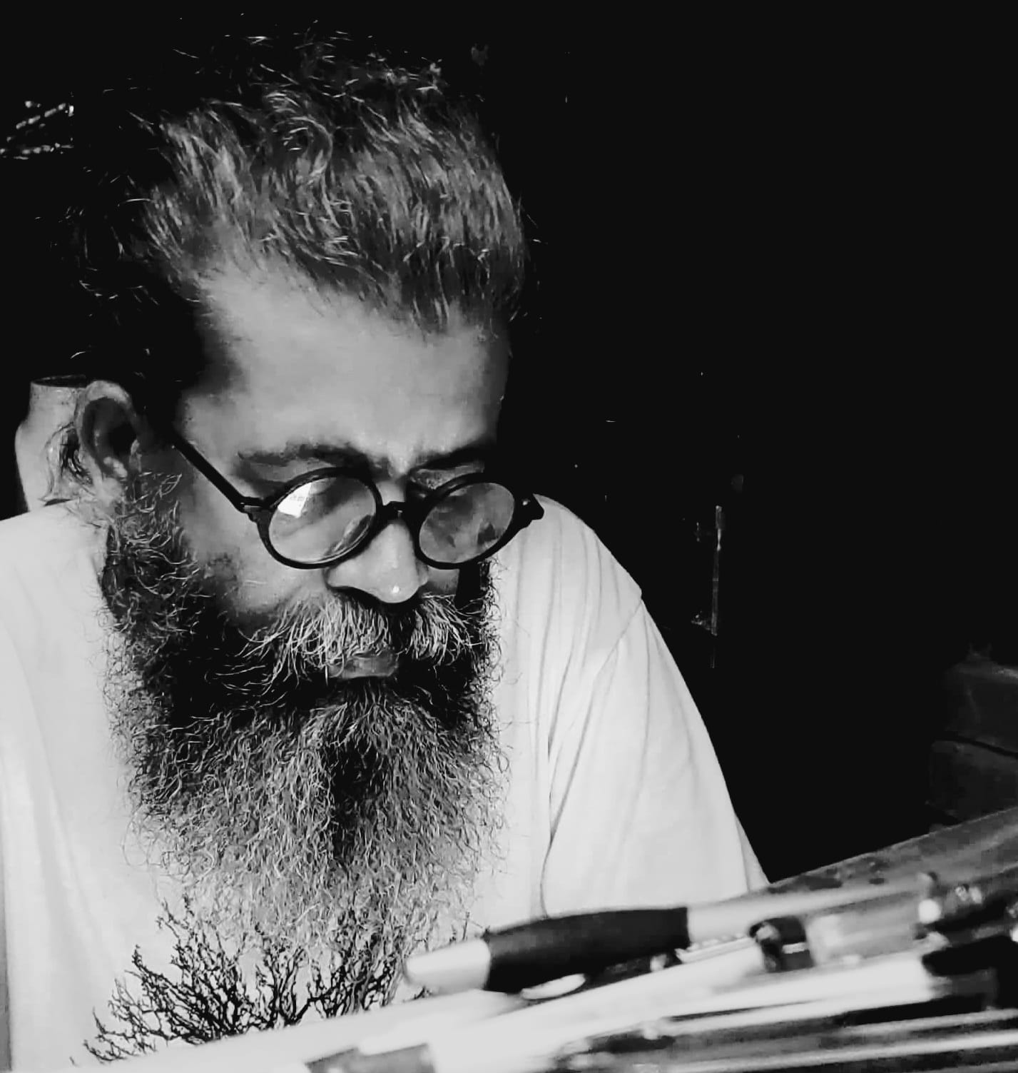 "බුදුන්ගේ රස්තියාදුව" එළියට දාපු ශ්‍රීනාත්ටයි සන්නටයි අරගලේ අස්සෙ ...