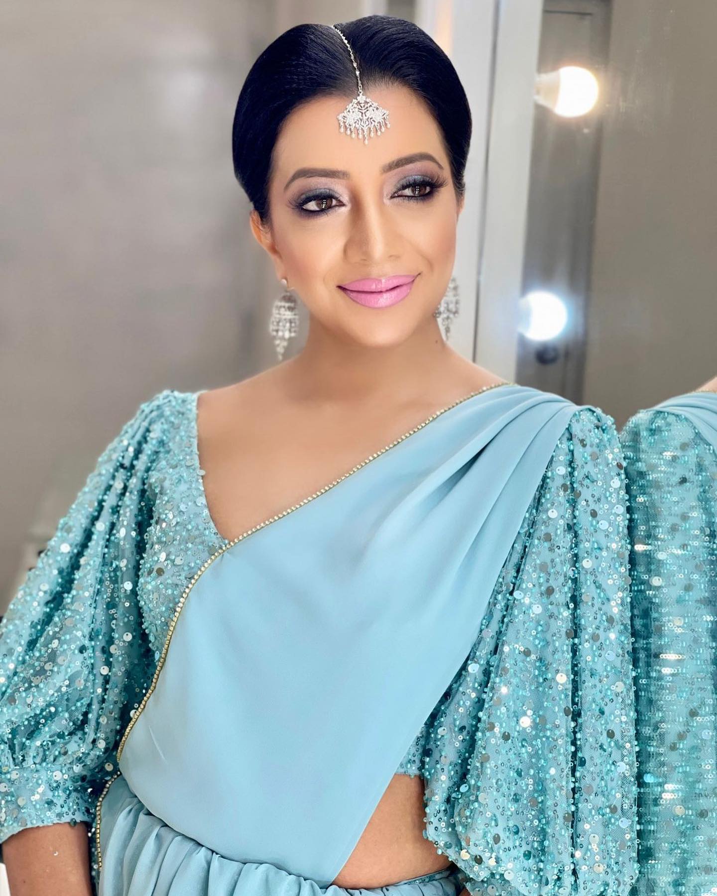 "අවුරුදු ගාණකට පස්සේ කැන්ඩියන් අඳිනවා..." දැක්ක හැටියේම හිත ඇදිලා යන ...