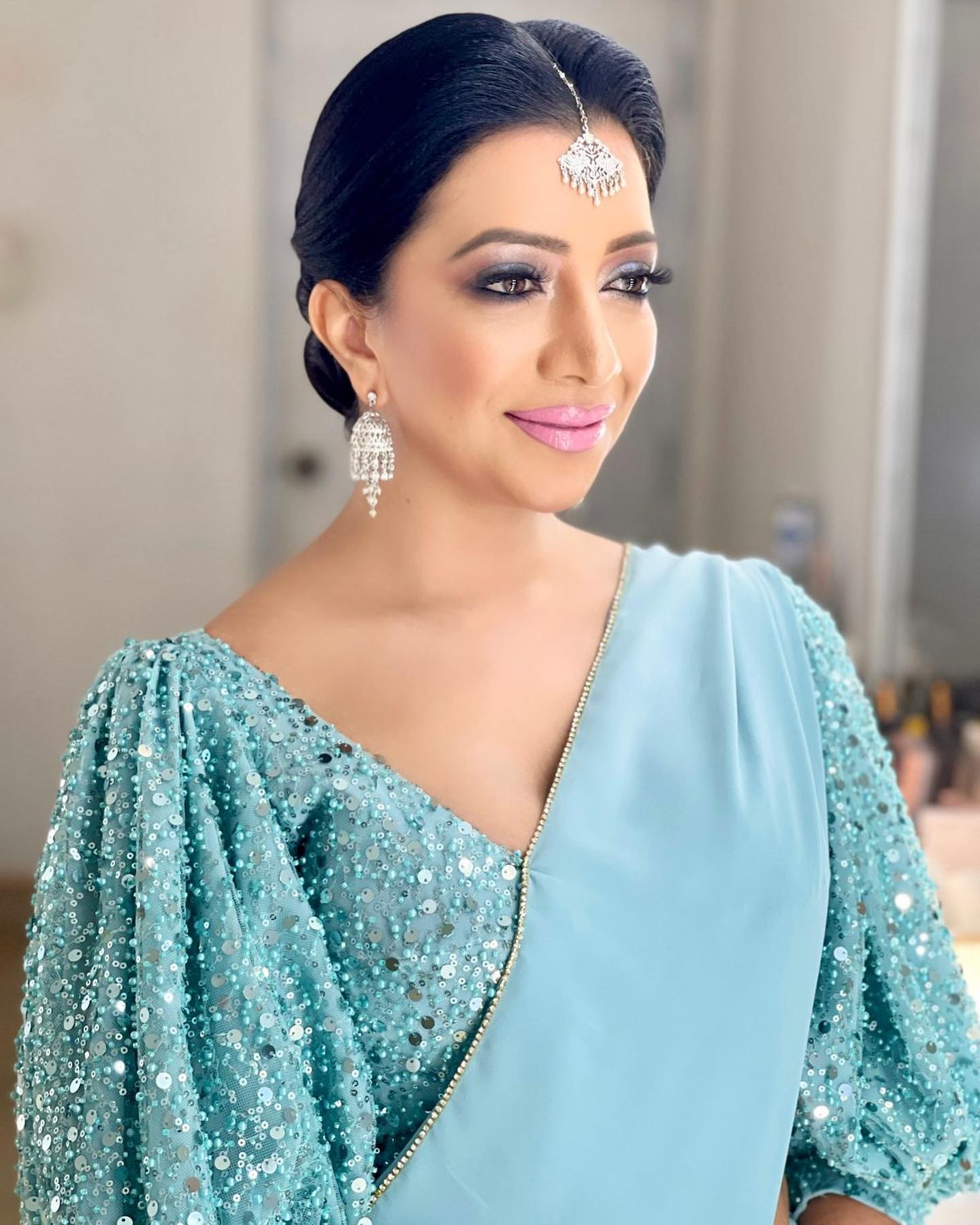 "අවුරුදු ගාණකට පස්සේ කැන්ඩියන් අඳිනවා..." දැක්ක හැටියේම හිත ඇදිලා යන ...
