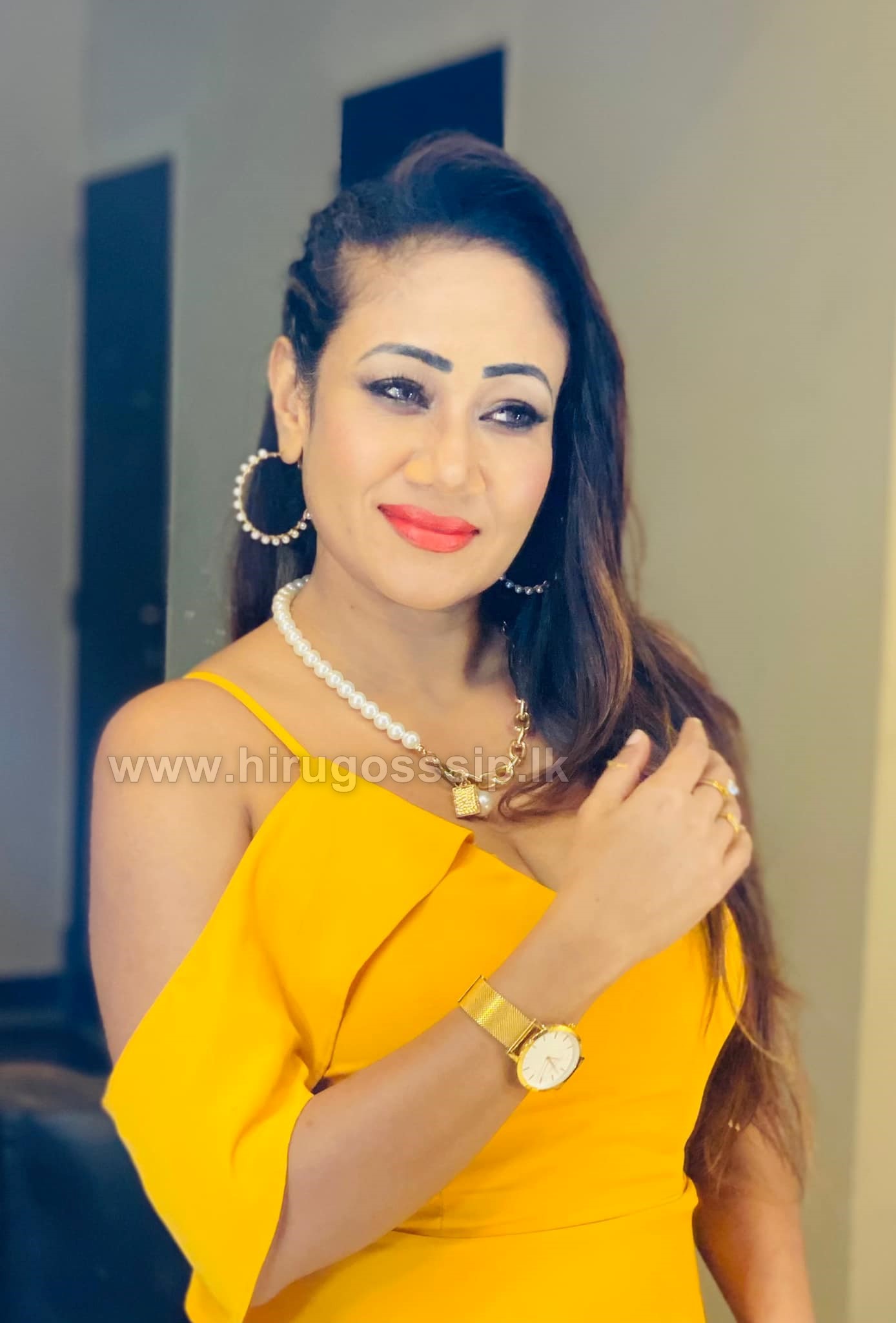 මගේ මුණට හිනාවක් ගේන ඔයාට ආදරෙයි... ඒක ලස්සන හැඟීමක්.” - ඔන්න හැමෝම ...