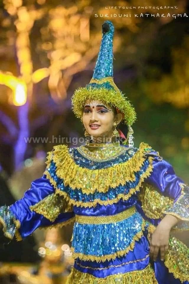 පෙරහර කියන්නෙ අලි ඇත්තුම නෙවෙයි”, කියලා මේ දවස්වල බුකියේ හුවමාරු වෙන ...