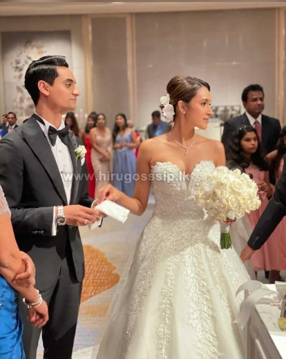 මගෙ සුදු දුවණි හැඩටම සැරසී... මනමාලිය වී ගිය සුබ දිනයේ... මං ඔයාට ...