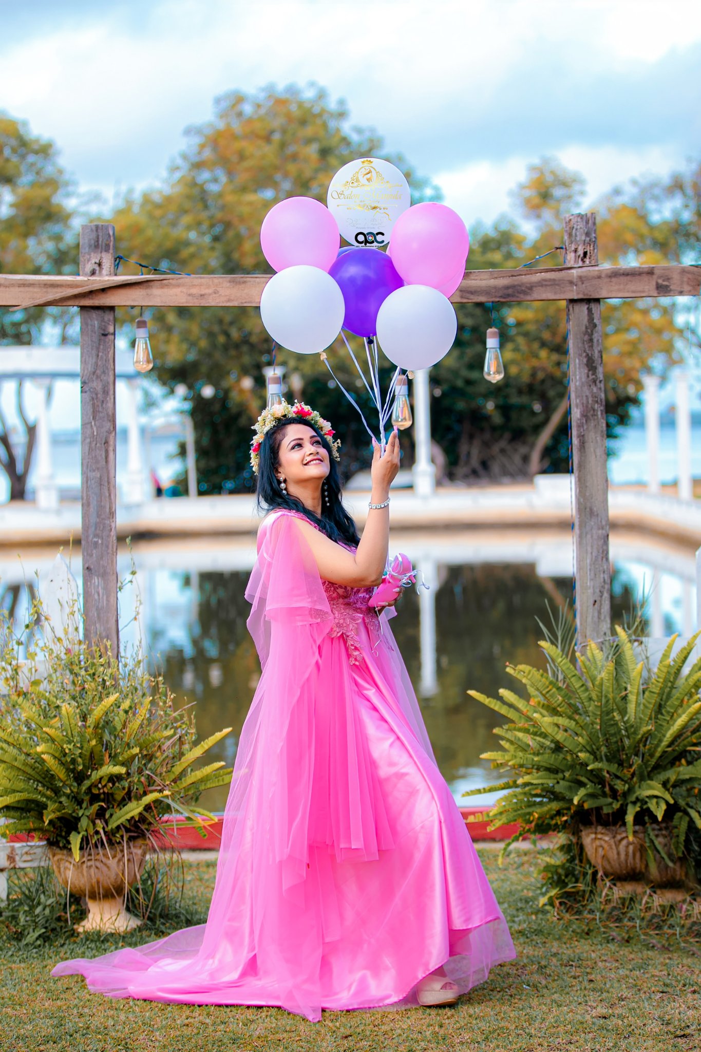 සුරංගනාවියක්ද මේ ! අද උපන්දිනය සමරන සුන්දර අශිකා... අම්මයි දූයි ...