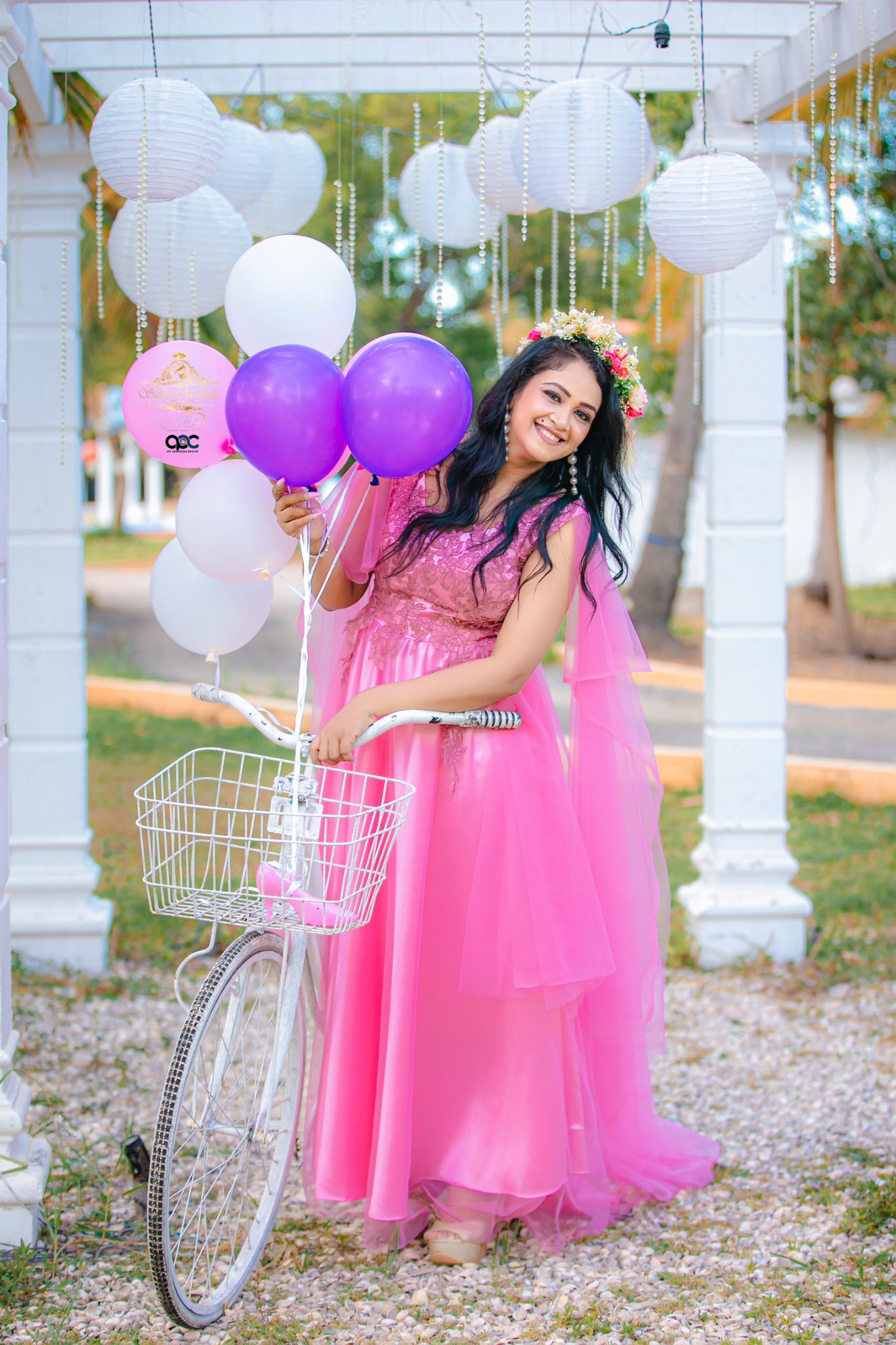 සුරංගනාවියක්ද මේ ! අද උපන්දිනය සමරන සුන්දර අශිකා... අම්මයි දූයි ...