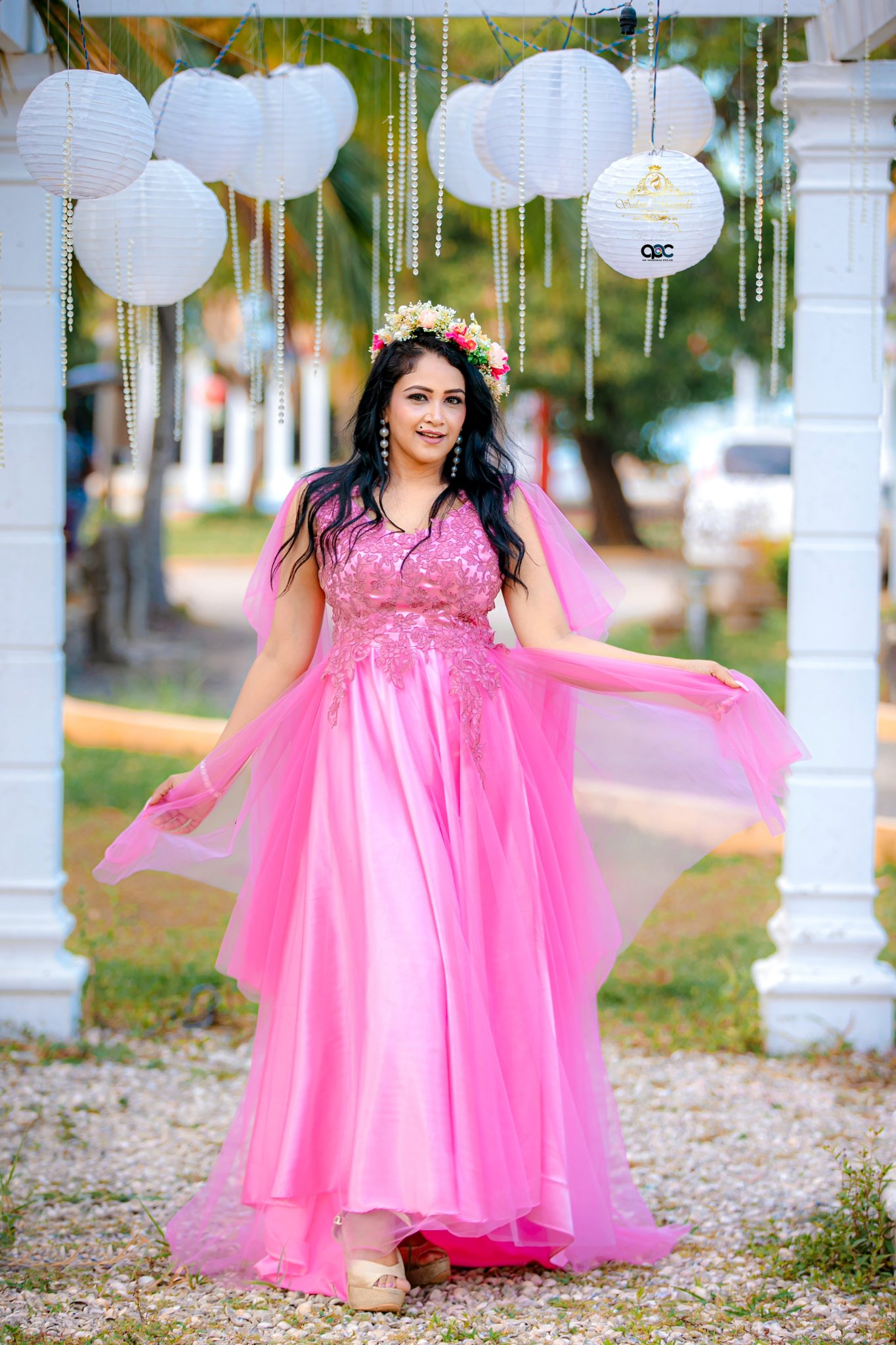 සුරංගනාවියක්ද මේ ! අද උපන්දිනය සමරන සුන්දර අශිකා... අම්මයි දූයි ...