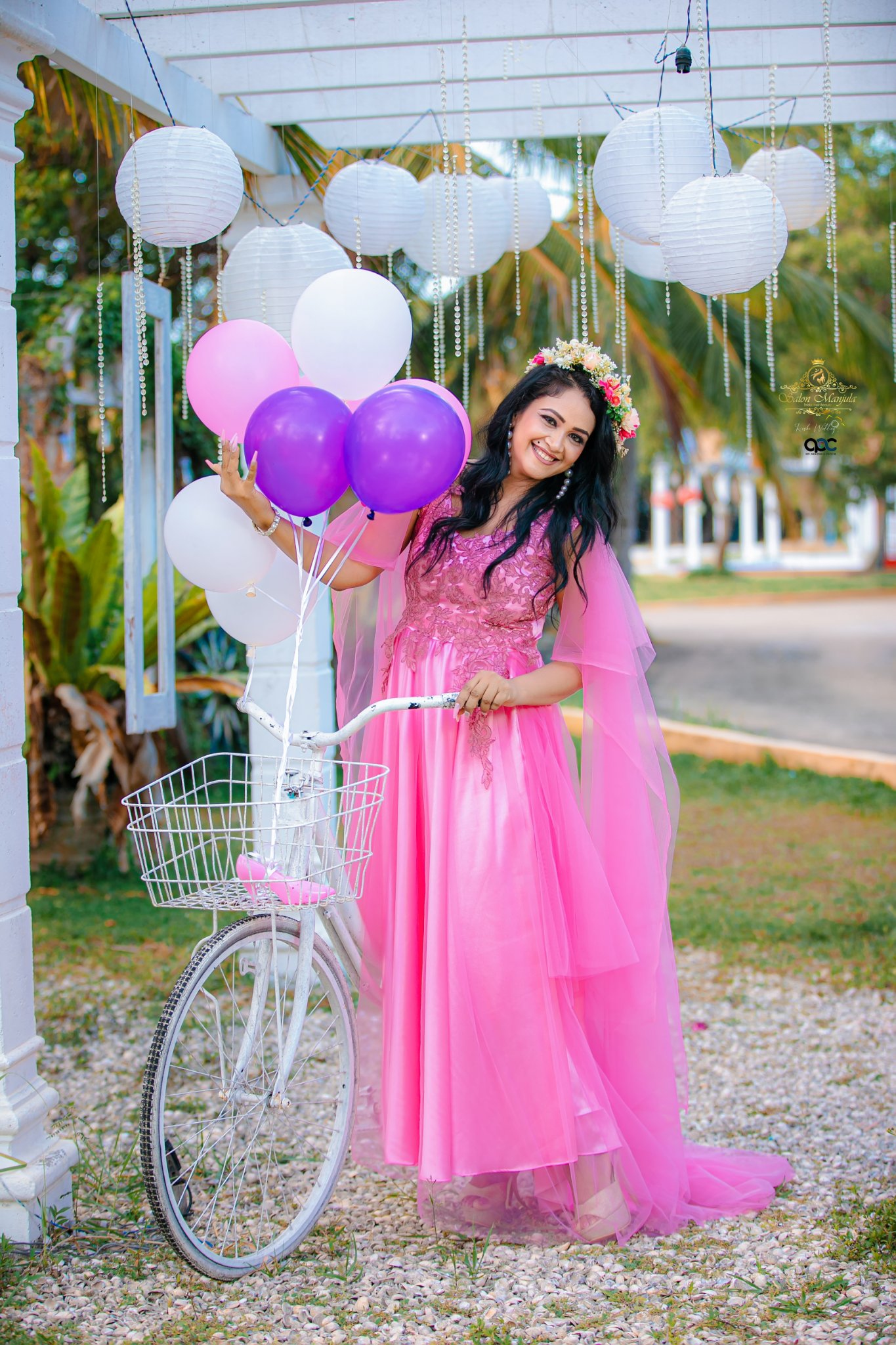 සුරංගනාවියක්ද මේ ! අද උපන්දිනය සමරන සුන්දර අශිකා... අම්මයි දූයි ...