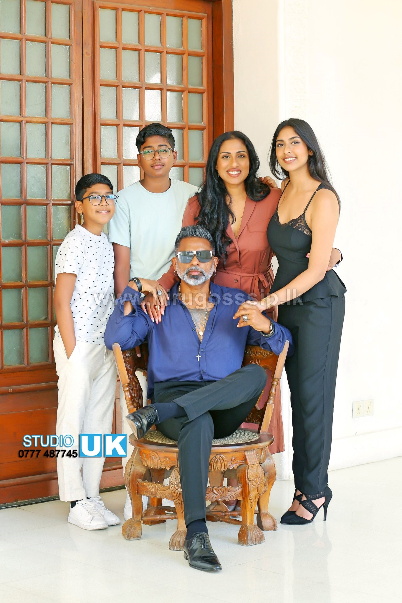වාව් එයාගේ ලස්සන.. ඇස් කඩාගෙන යනවා...” - කෙල්ලන් වසඟයට ගත්ත, අගස්ති ...