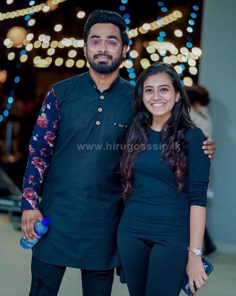 උඹ දිනේෂ්ට හොරෙන් එයා දිහා බලනවා නේ ? අගේ ඉඳන් කන කනවා මිත්‍ර ද්‍රෝහියා...!” - හෝව් හෝව් ! තවත් ...