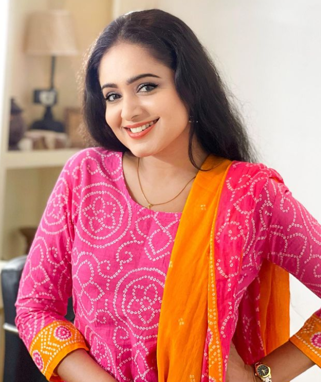 "දවසක් මම විශ්වවිද්‍යාලයට අම්මව එක්කගෙන ගියා... අයියලා මාව අල්ලගෙන කාට ...