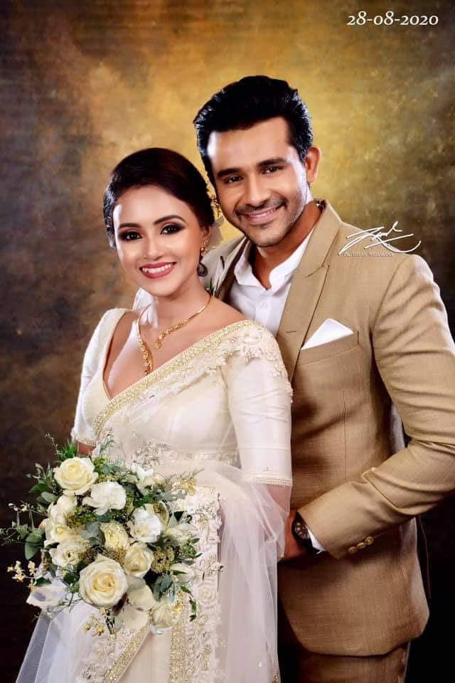 "සාරංගටත් දිනක්ෂිටත් සොඳුරු දෙවැනි විවාහ සංවත්සරයට සුබාසිරි" සොඳුරු ...