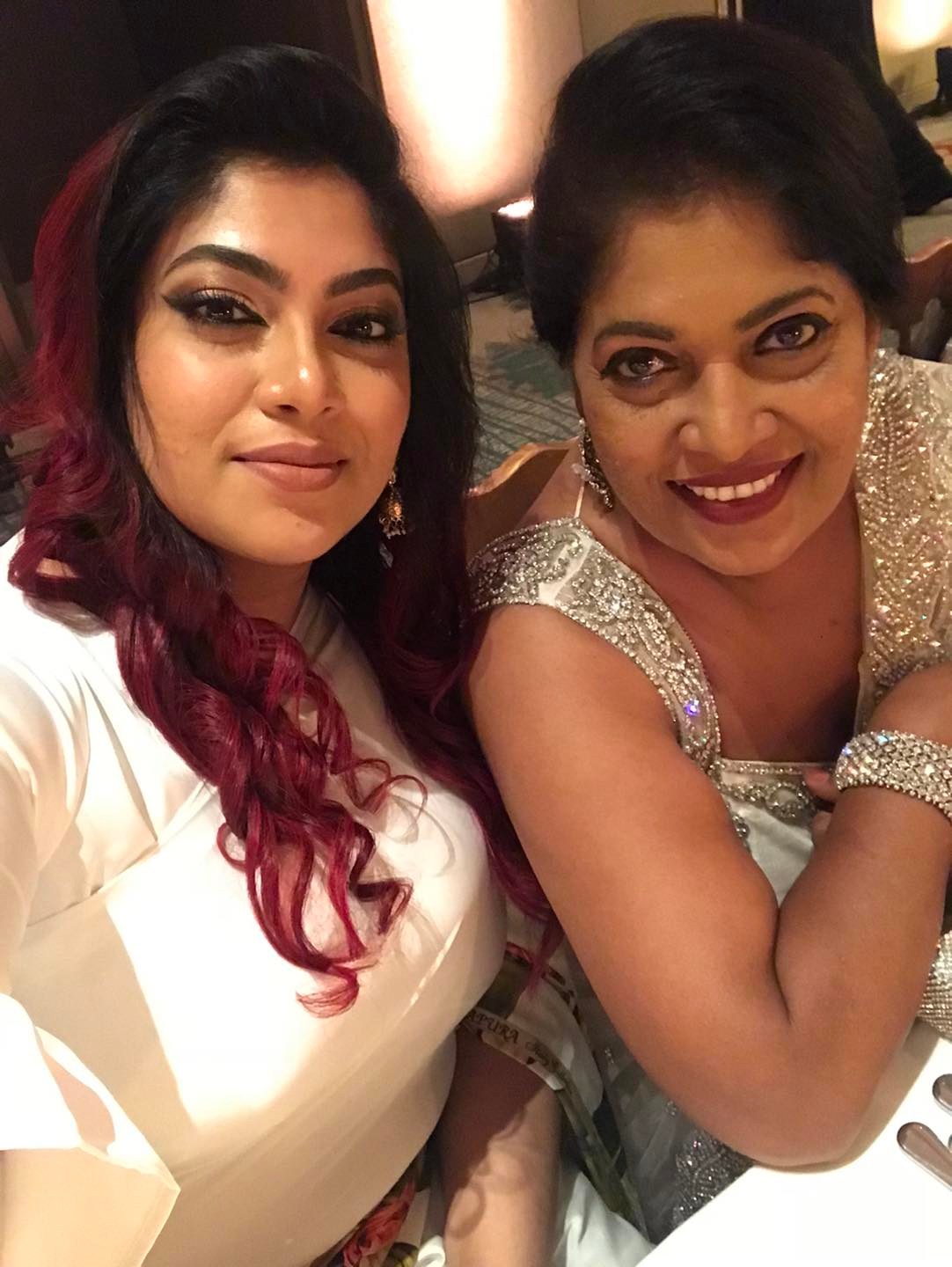 "සුබ උපන්දිනයක් මගේ අම්මේ... මම ඔයාට ගොඩක් ආදරෙයි" ගායන ශිල්පිනී චන්ද් ...
