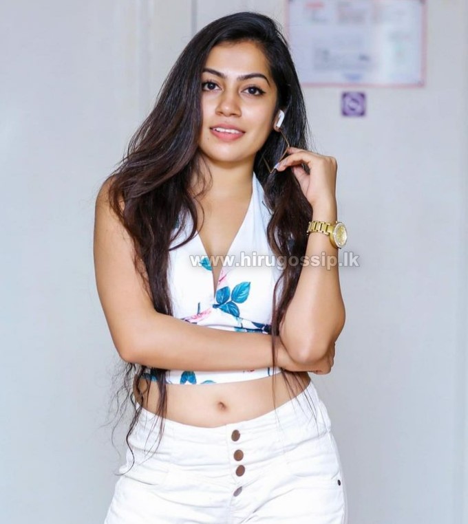 අම්මපල්ලා මම නම් ඉන්ජෙක්ෂන් ගහලා නෑ ප්‍රොමිස්.. ඇඟේ විදිහට - - - නම්...” - සුන්දර නිළි සචිනි ...