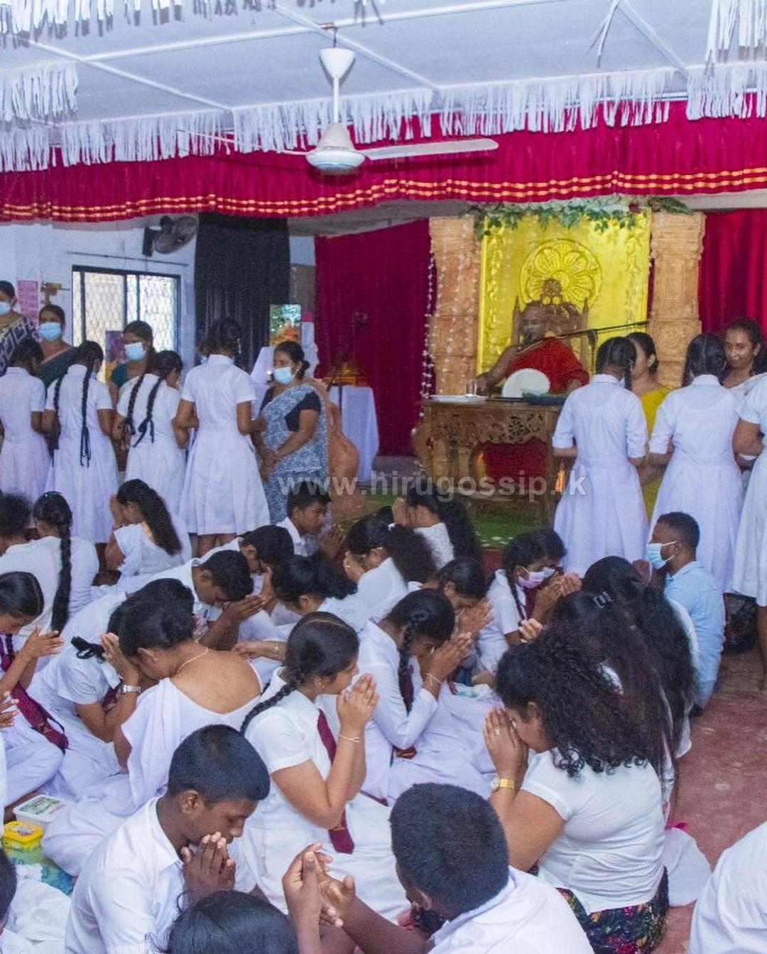 මගේ පණ, ඔයා හොඳ තැනක ඉන්නවා කියලා මං දන්නවා.. කියාගන්න බැරි පාලුවක් මට ...