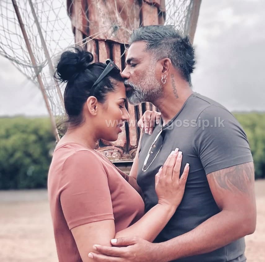 එතකොට මට වයස අවුරුදු 16යි. චාන්ස් එකක් ලැබුණා සෙල්ෆි ගහන්න.. එදා ...