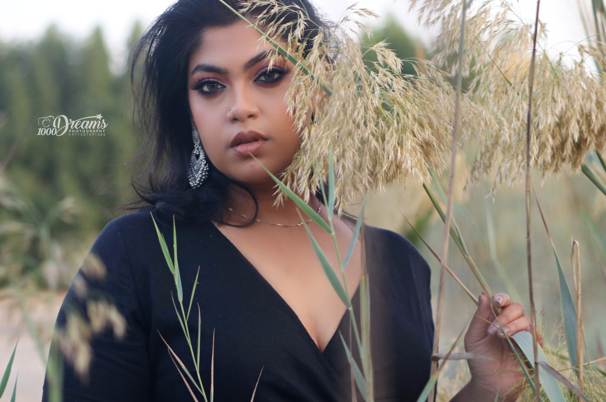 "දැනෙනවා නම් ඉන්නවා නම් - සුහද පිළිගන්න මේ ආදරේ... හිතෙනවා නම් පෙනෙනවා නම් - අපට දුර යන්න හැකි ...