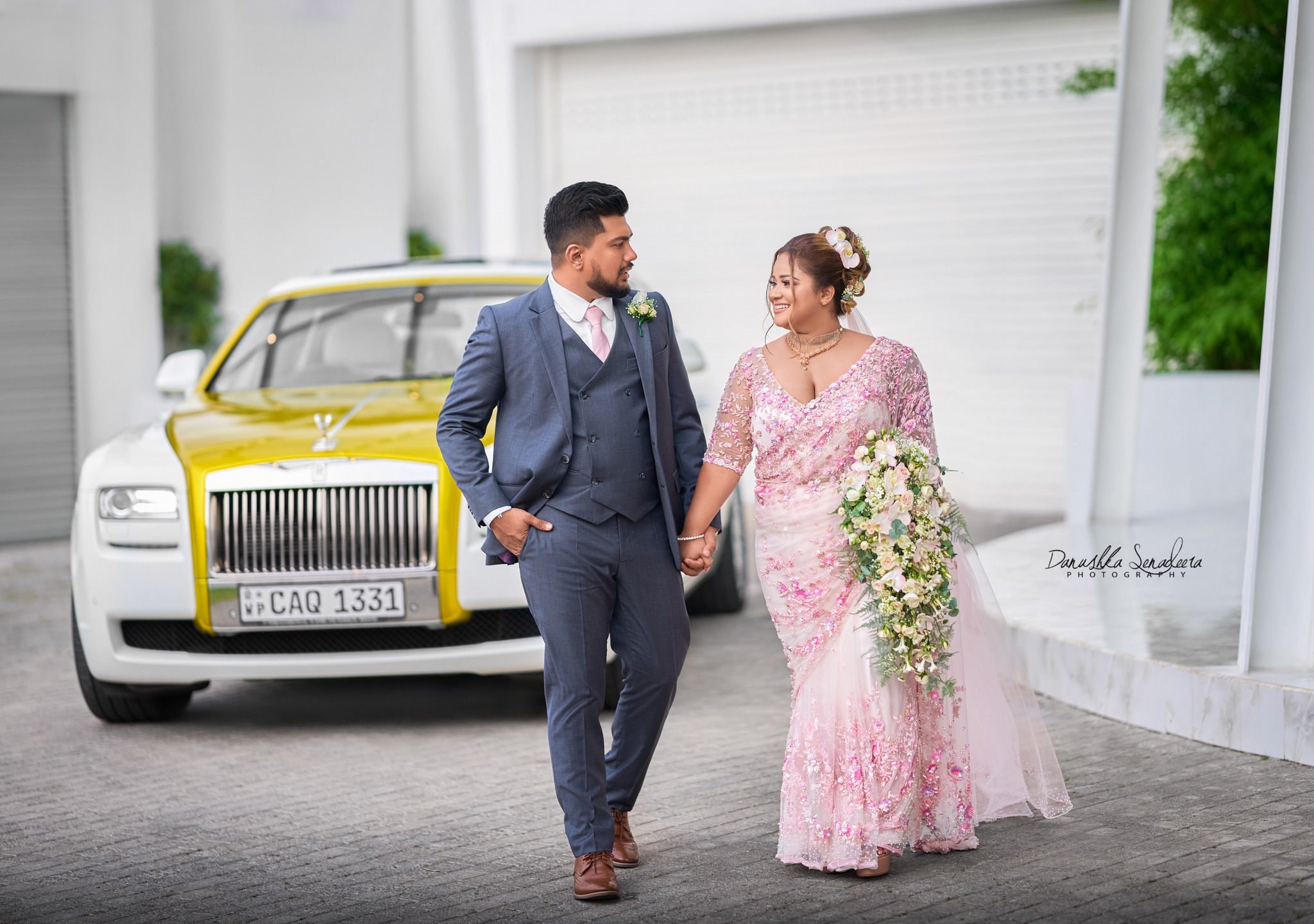කලාකරුවන් දේශපාලකයන් ක්‍රීඩකයන් සහභාගි වුණු හැමෝම කතා කරපු වෙඩින් එකේ ...