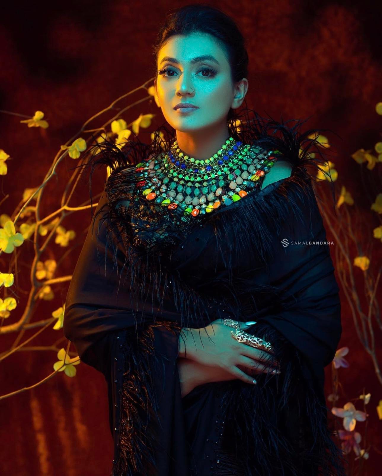 ළඟදීම බඳින්න ඉන්න ශනුද්‍රි ප්‍රියසාද්ගේ වෙනස්ම ආකාරයේ ඡායාරූප පෙළක් ...