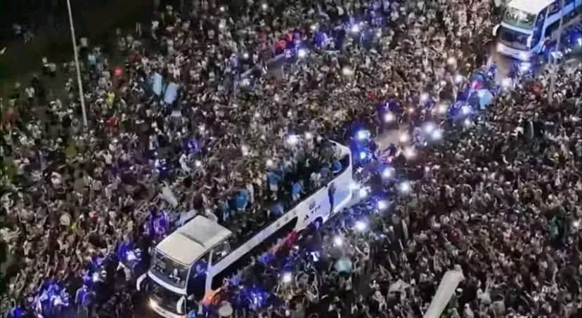 ආදරේක තරම ! ලෝක ශූරයන්ට ලැබුණු, උණුසුම් පිළිගැනීම - Photos - FIFA World ...