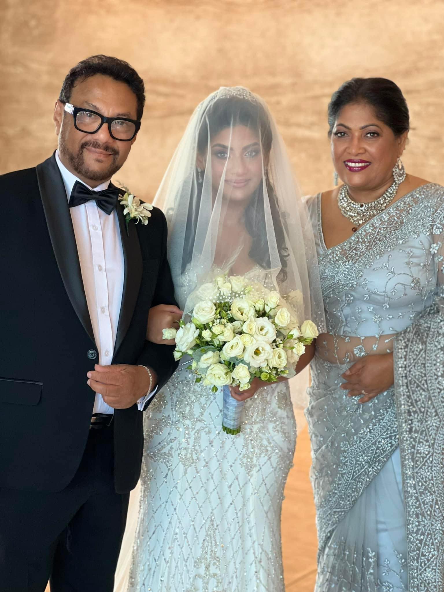 රූකාන්ත ගුණතිලකගේ ලස්සන දෝණි බටහිර මනාලියක් ලෙසින් සනුකගේ ආදරණීය බිරිඳ ...