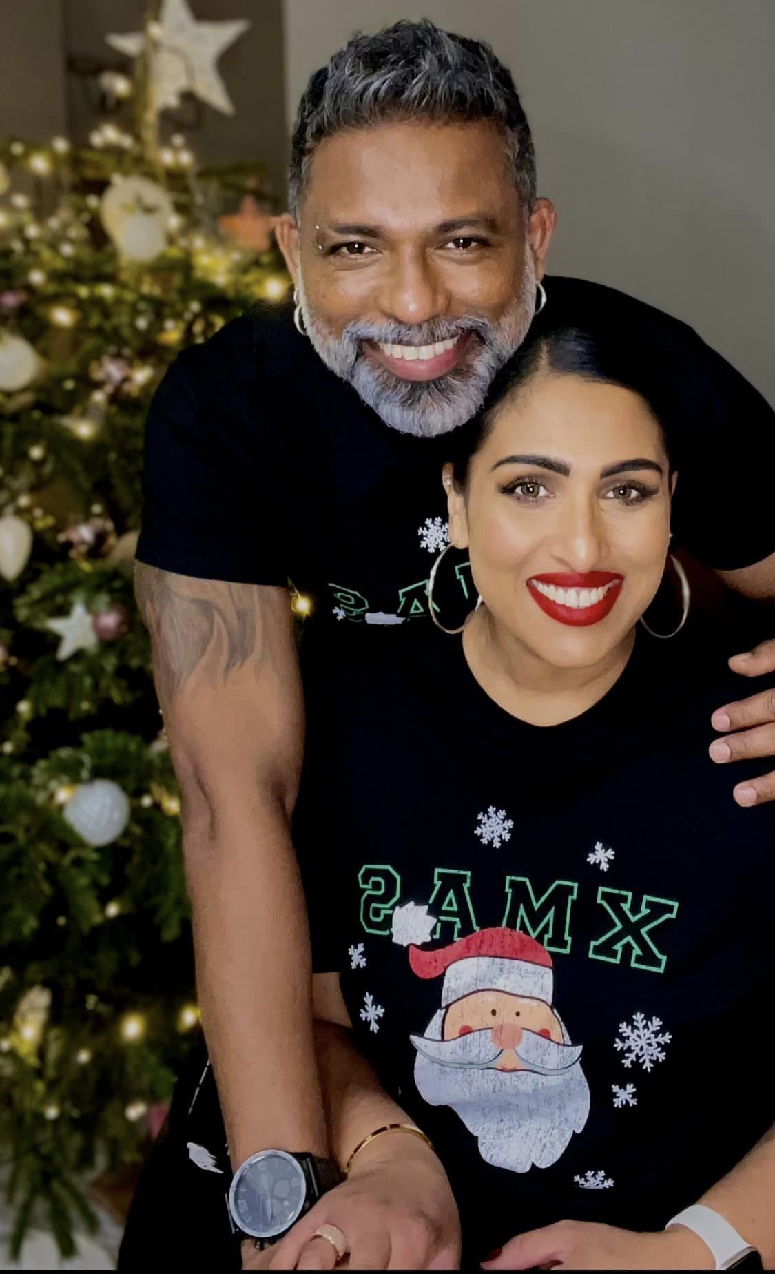 "අපේ නත්තල් දවසෙන් පොඩ්ඩක්..." ඒ පවුලේ සතුට බලන්නකෝ... හෙක්ටර් ඩයස්ගේ ...