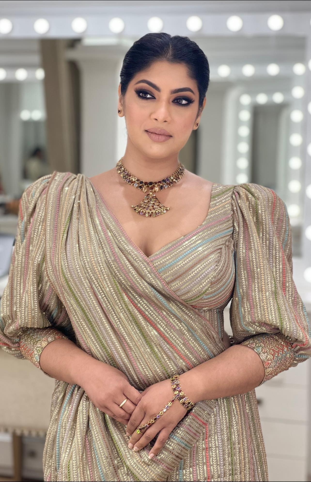 "මංගල නැකතේ චූටි නංගි මගේ පෝරුව මත නැඟිලා" නංගිගේ මංගල උත්සවයට අක්කා ...