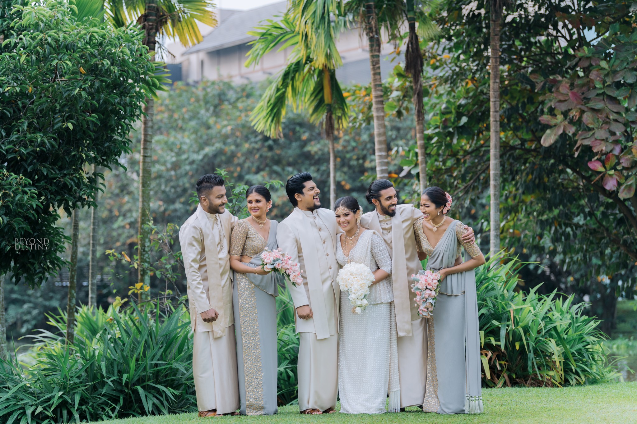 හැමෝම බලාගෙන හිටපු සනුකගෙයි වින්ඩිගෙයි මංගල ඡායාරූප මෙන්න... - Sanuka ...