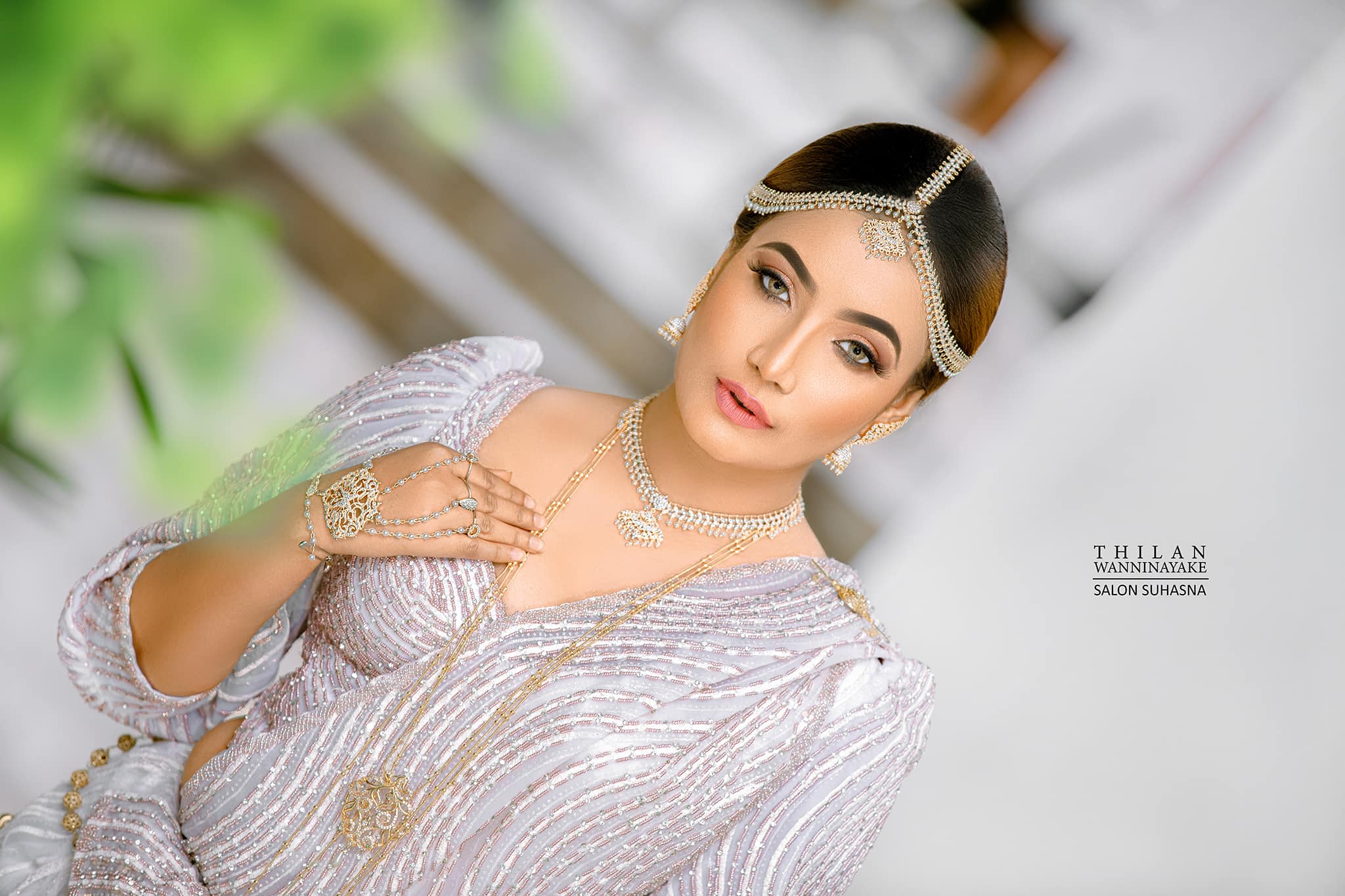 "මනාලියක් සඳ වාගේ දිලෙන්නේ..." ඒ ගමන නම් ඇත්තටම මනාලියක් වෙලාද මන්දා ...