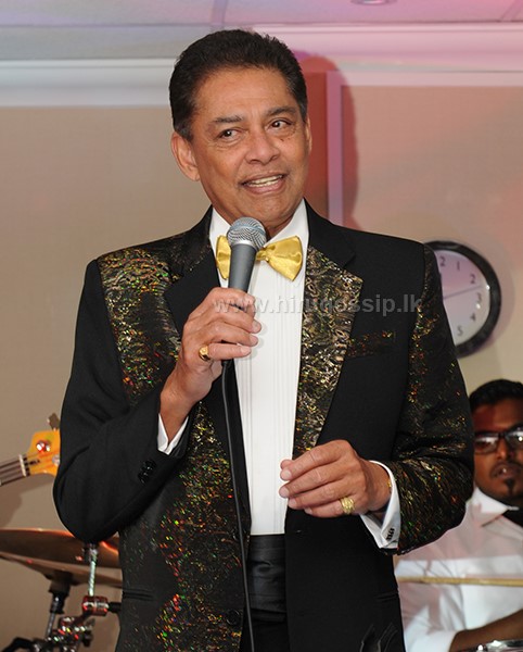 ප්‍රසංගයෙන් පසුව දැනගෙන ඇත්තේ එහි සමීපව සිටි තිදෙනෙකුට කොරෝනා බවයි ...