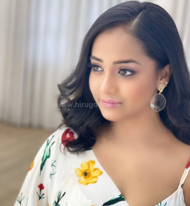 With කිරි සමන්..” කියලා කාලෙකට පස්සෙ, සුරූපි සඳනි පතිරණගේ බුකියේ දැමූ ...