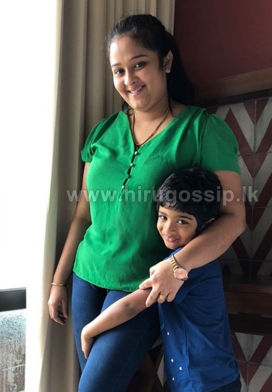 මෙන්න අපේ අලි සෙල්ෆිය !” - කතරගම දේවාලේ කපු මහත්තයෙක් එක්ක දීග ගිය ...