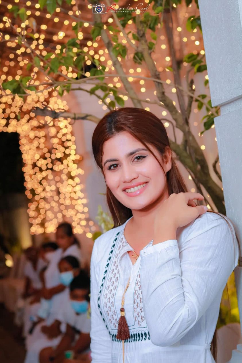 "ඉවසලා ඉවසලා බැරිම තැනක් එනවා...." කවුරුත් ආදරේ කරන සුන්දර ඕෂධි... කාටද ...