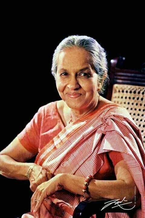 මීදෙණිය වලව්වේ ආදරණීය සුදු ආච්චිට සුබ උපන්දිනයක්! - Irangani Serasinghe ...