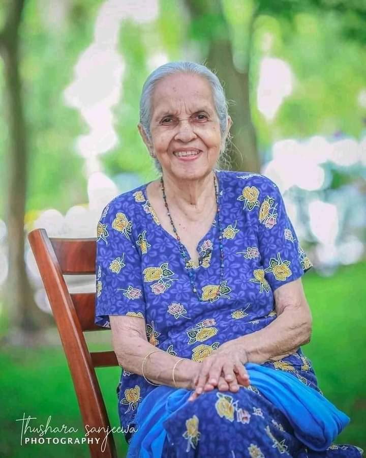 මීදෙණිය වලව්වේ ආදරණීය සුදු ආච්චිට සුබ උපන්දිනයක්! - Irangani Serasinghe ...