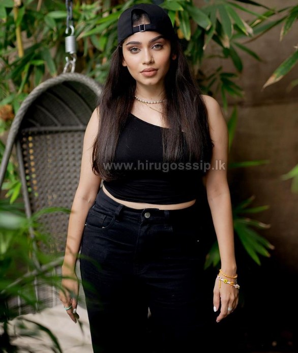 ලෝයර්ස්ලා කෝල් කරන්න ගත්තා මට.. ඒ ඉන්දියාවේ ටැමිල් ගර්ල් කෙනෙක්.. ඒක ...