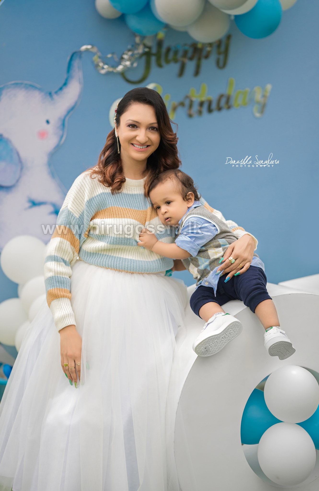 චූටි කොල්ලගේ හුරතලේ...!” - ජනප්‍රිය නිළි අංජුලා රාජපක්ෂ, සිය පුතණුවන්ගේ ...