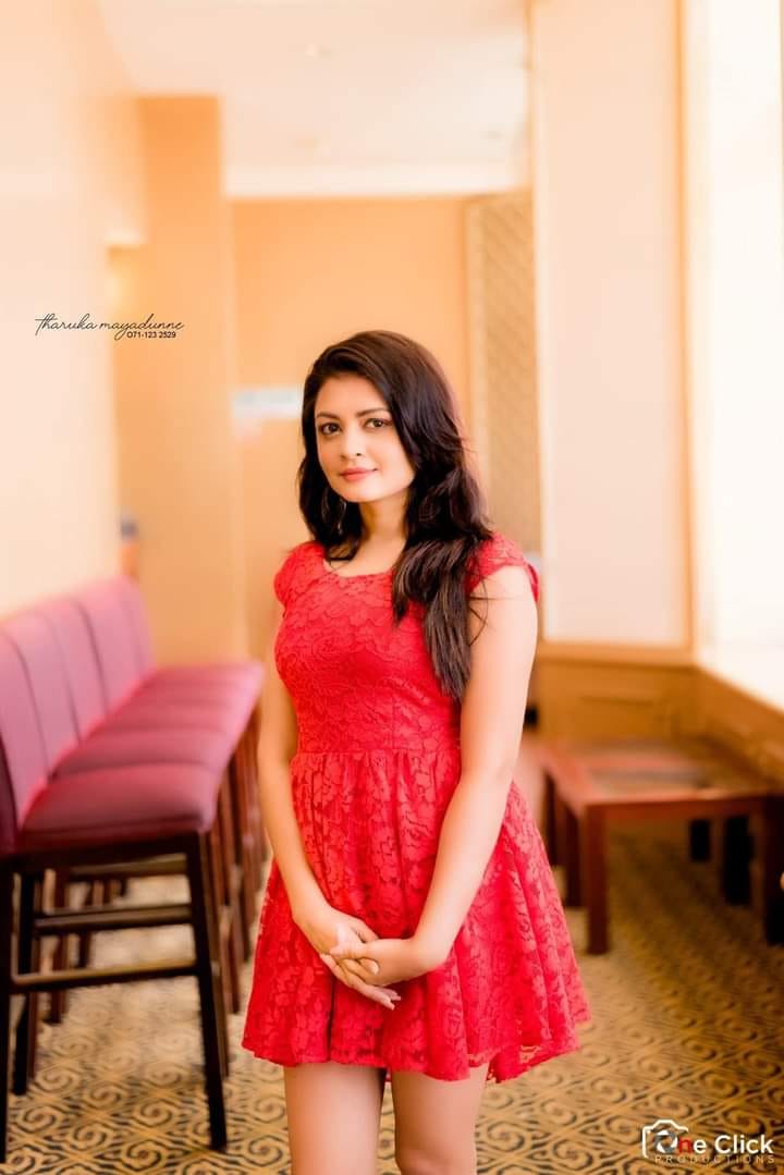 "ඇත්තම කතාව මගේ පෙම්වතා මට වඩා අවුරුදු --------" "ඒ නිසා ගෙවල්වලින් ...