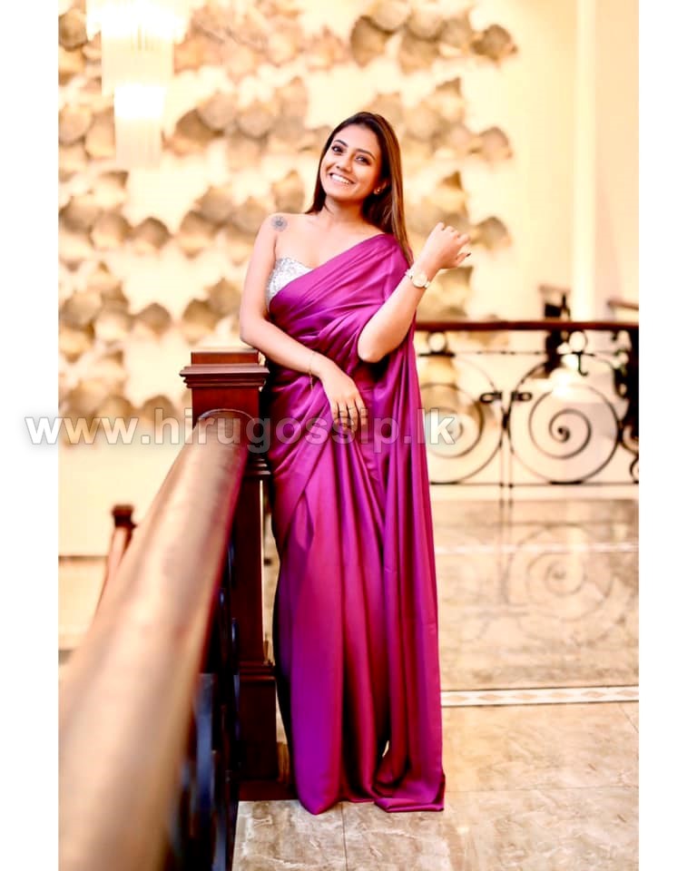 සේරම අතෑරලා මහණ වෙනවා..?” - කාගෙත් ආදරේ අඩුවක් නැතුව ලබන සුරූපී නිළි ...