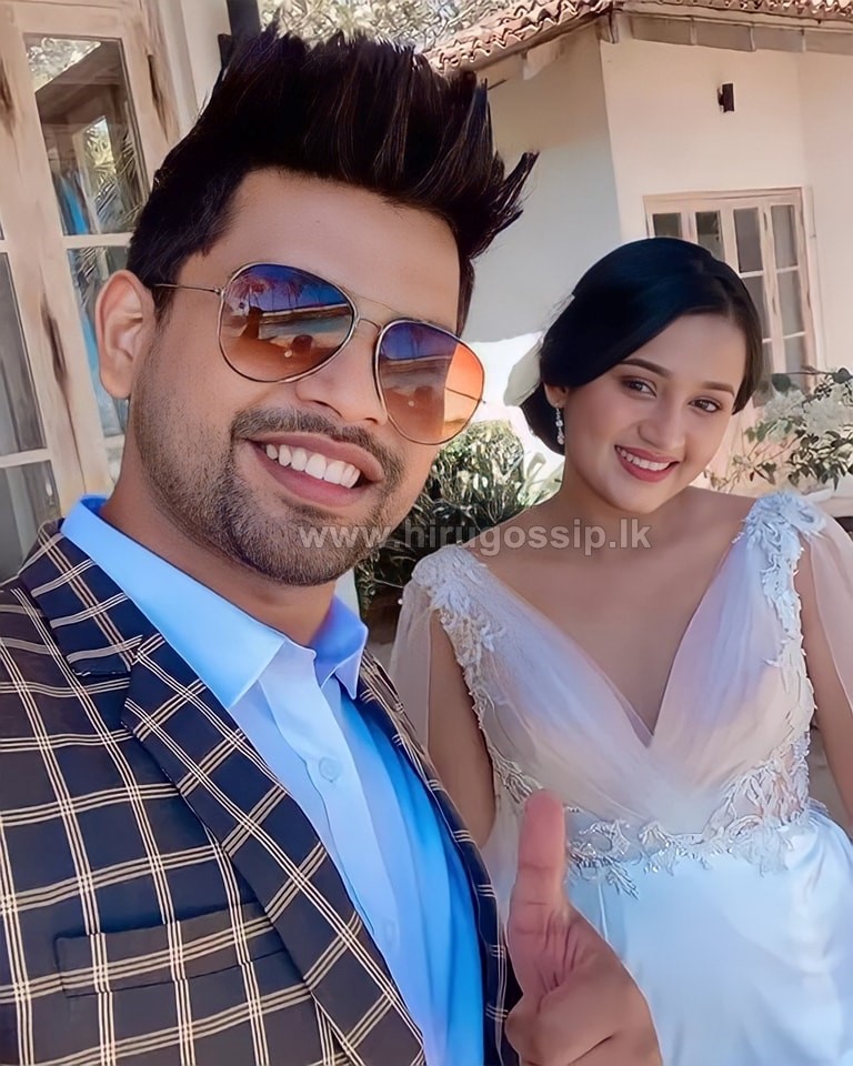 මැණිකේ...!” - පූජනීගේ ෆොටෝ එකට කාවින්ද්‍යාගෙන් නොහිතපු මොහොතක ලැබුණු කමෙන්ටුව මෙන්න... ඒක නම් ...