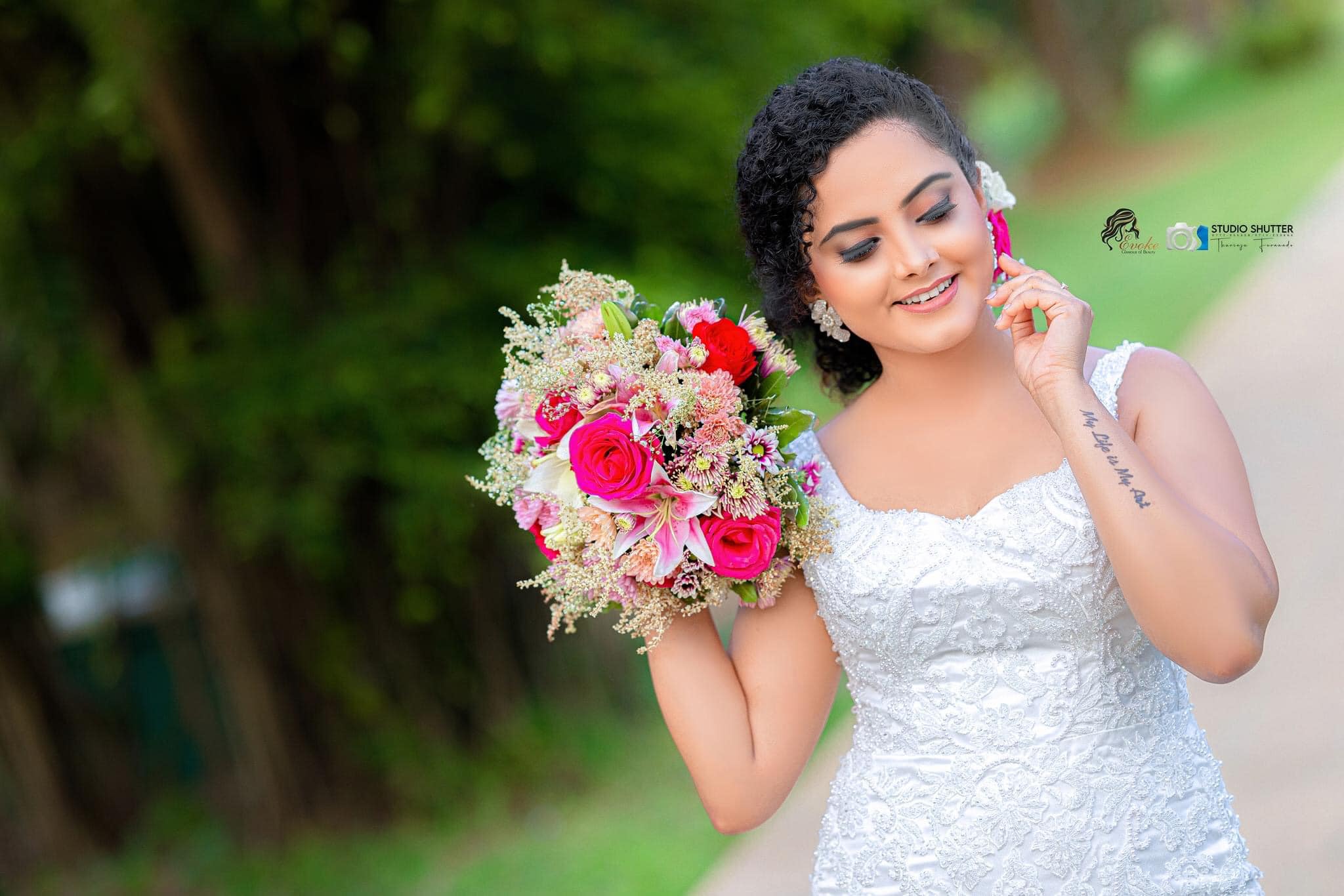 "ඔයාගෙ දිනුම් ඉදිරියේ ලෝකයාගෙන්, අත්පොළසන් බලාපොරොත්තු වෙන්න එපා ...