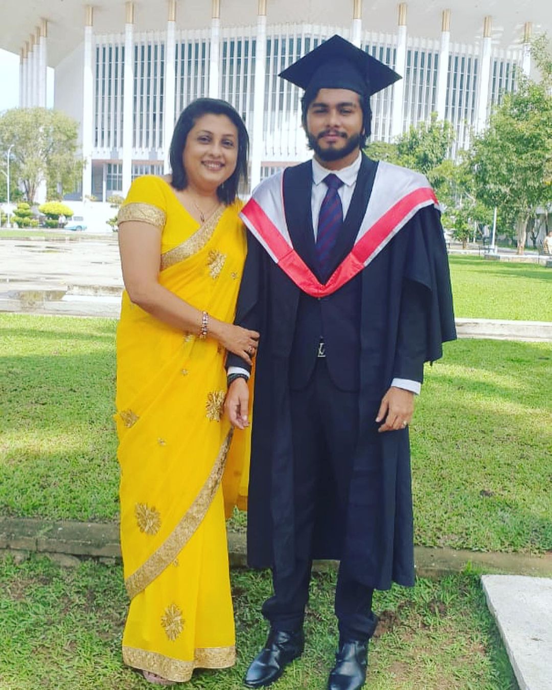"මට ආඩම්බරයි මට පණ වගේ ආදරේ කරන කෙනා, දවසින් දවස ඉහළට යනවා දකින්න ලැබෙන ...
