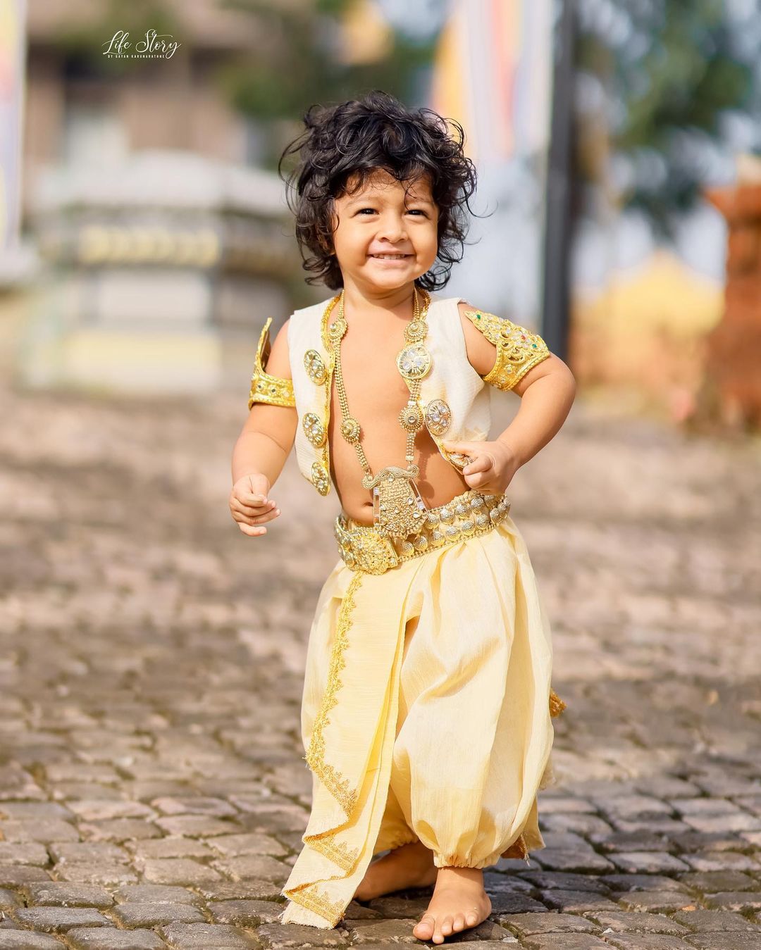 "මේ අප්පච්චිගේ ආදරය...." කැළුම් ශ්‍රී එයාගෙ රාජ කුමාරයත් එක්ක... පොඩ්ඩා ...