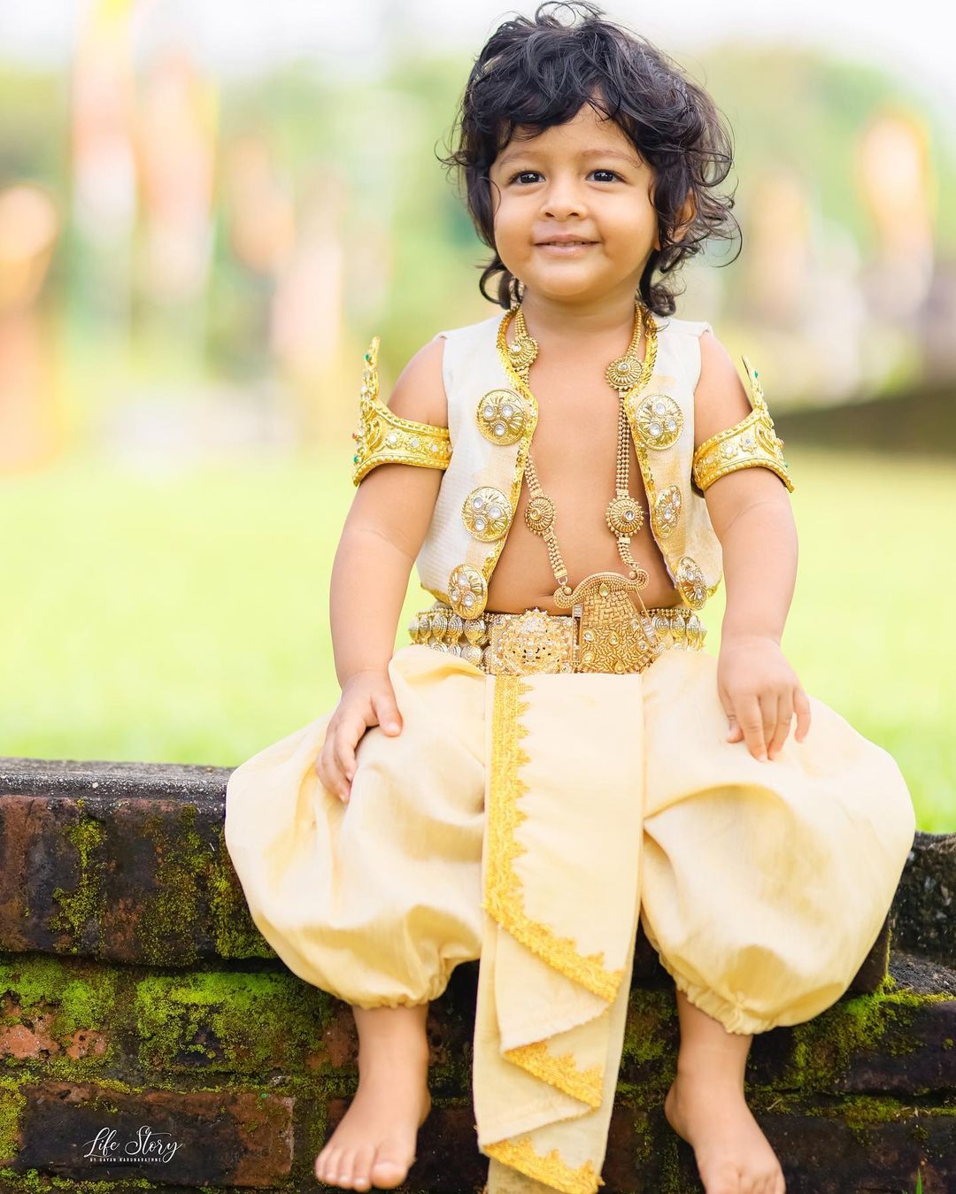"මේ අප්පච්චිගේ ආදරය...." කැළුම් ශ්‍රී එයාගෙ රාජ කුමාරයත් එක්ක... පොඩ්ඩා ...