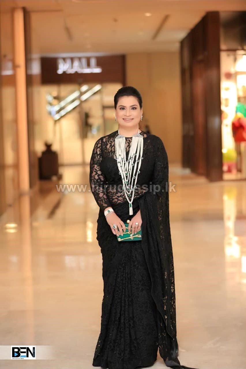 කවදාවත් වෙනස් නොවෙන ආදරේ... තෑන්ක් යූ!” - ජීවන් කුමාරතුංගත් එක්ක බිරිඳ ...