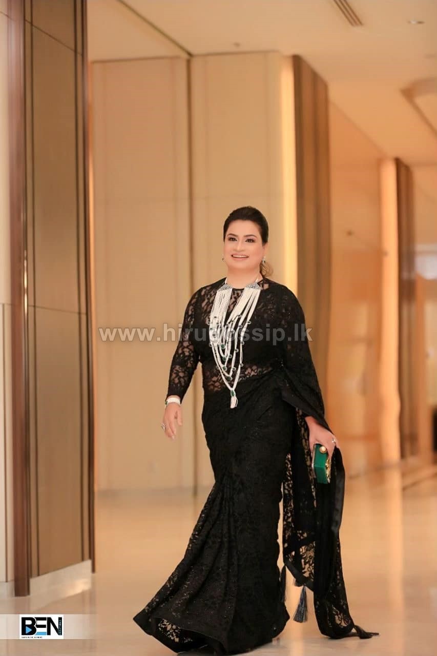 කවදාවත් වෙනස් නොවෙන ආදරේ... තෑන්ක් යූ!” - ජීවන් කුමාරතුංගත් එක්ක බිරිඳ ...