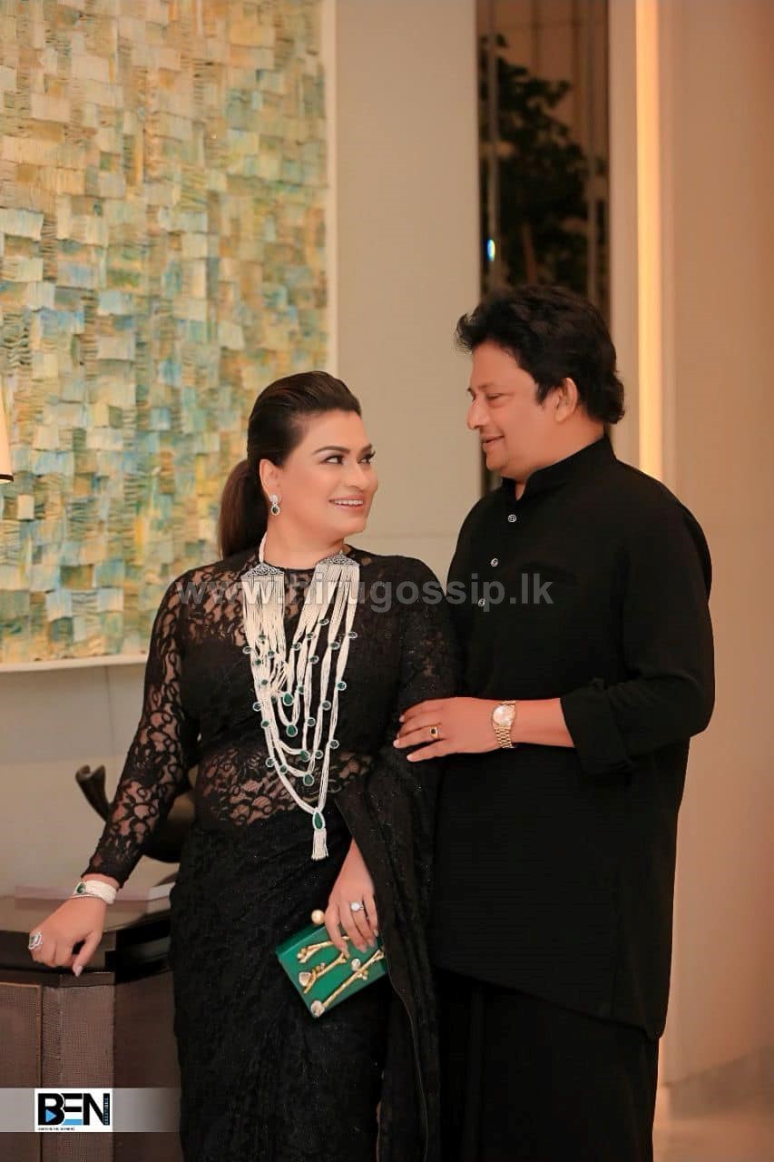 කවදාවත් වෙනස් නොවෙන ආදරේ... තෑන්ක් යූ!” - ජීවන් කුමාරතුංගත් එක්ක බිරිඳ ...