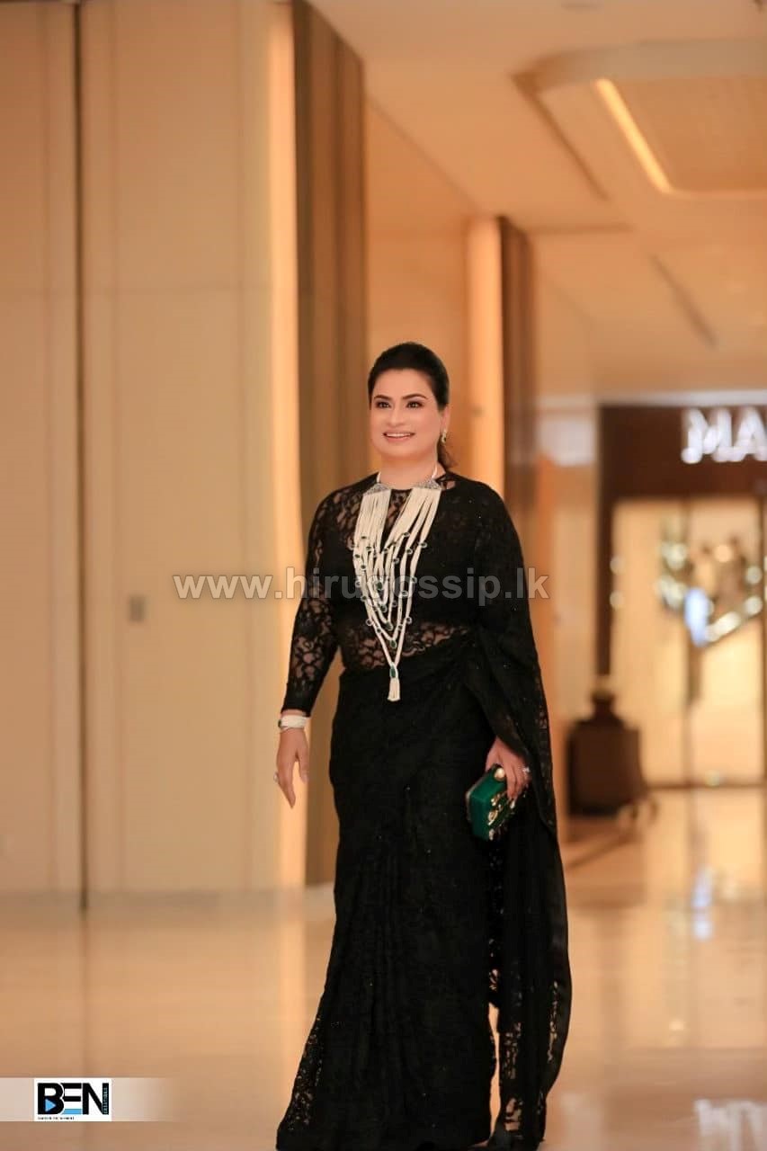 කවදාවත් වෙනස් නොවෙන ආදරේ... තෑන්ක් යූ!” - ජීවන් කුමාරතුංගත් එක්ක බිරිඳ ...