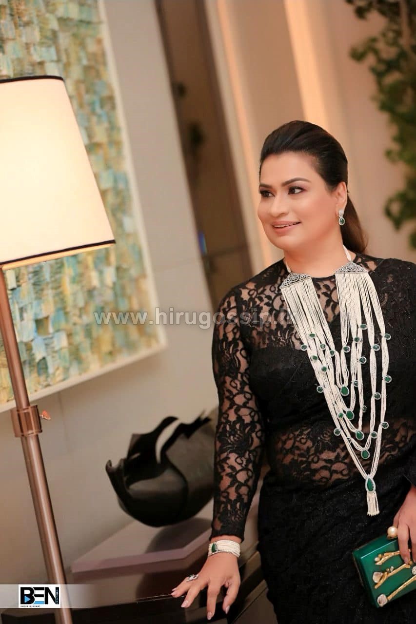 කවදාවත් වෙනස් නොවෙන ආදරේ... තෑන්ක් යූ!” - ජීවන් කුමාරතුංගත් එක්ක බිරිඳ ...